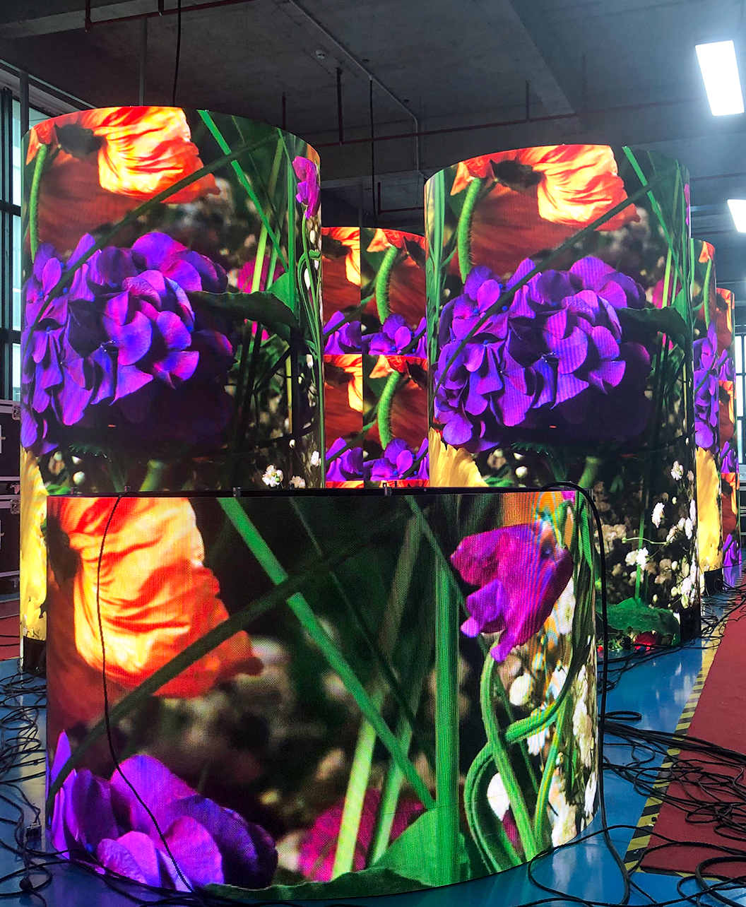 Pillar LED screen, P2.5 flexible module - MAXTOP LED Display
